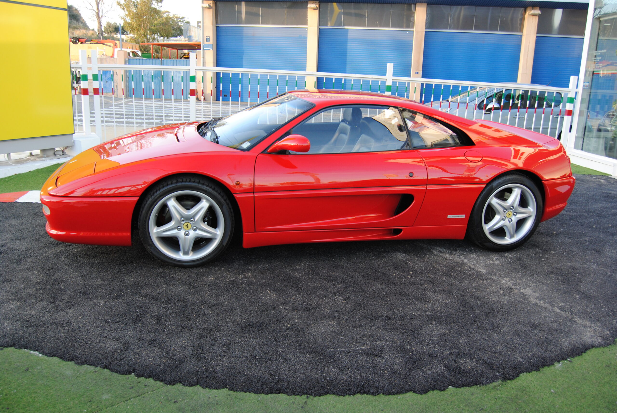 Red Retro Ferrari 355 Berlinetta - Rosso Corsa