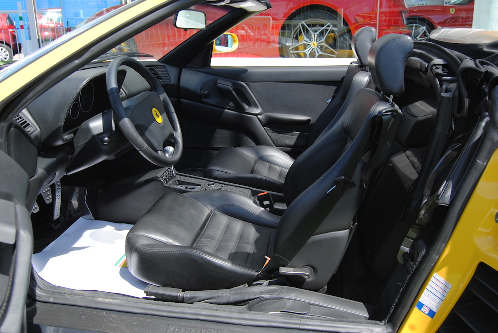 Giallo Modena Ferrari F355 Spider - Rosso Corsa