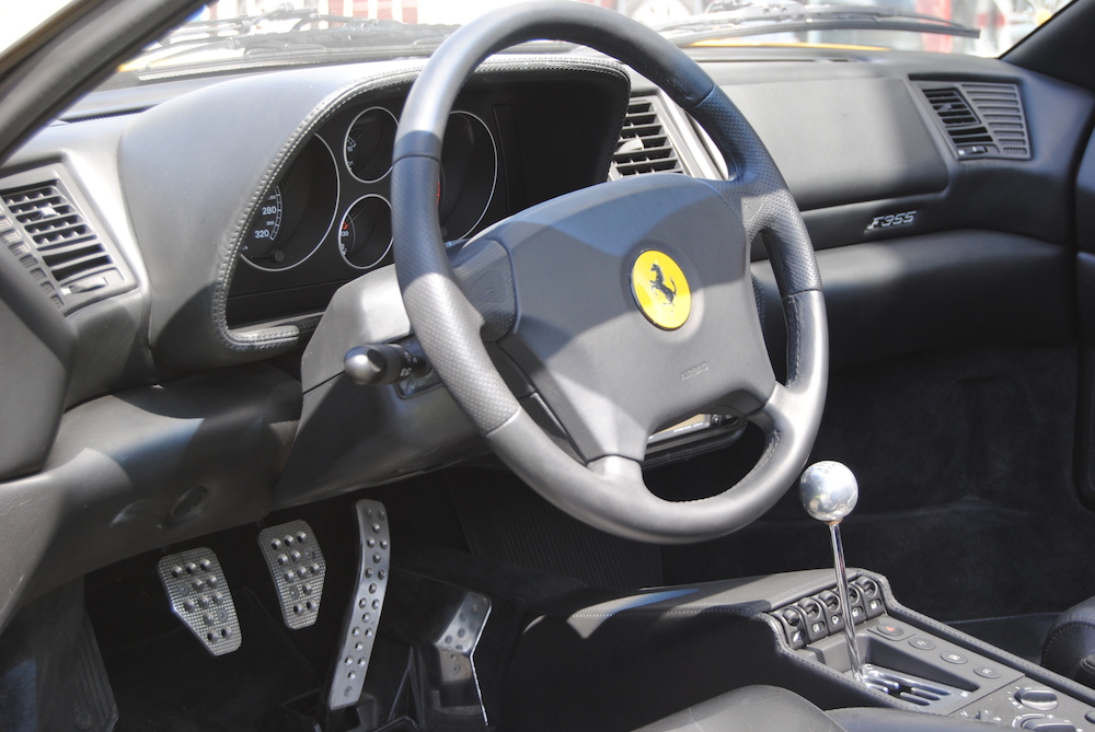 Giallo Modena Ferrari F355 Spider - Rosso Corsa