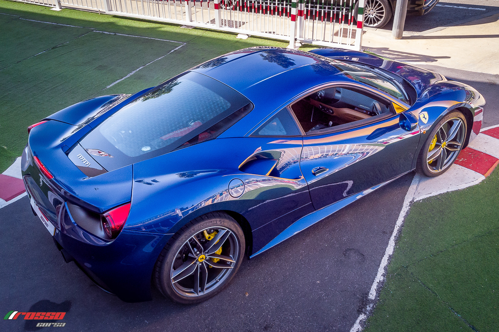 Bleu Tour de France Ferrari 488 GTB - Rosso Corsa