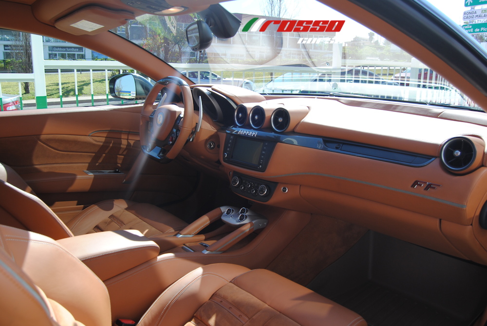 Rosso Corsa - Grigio Silverstone Ferrari FF