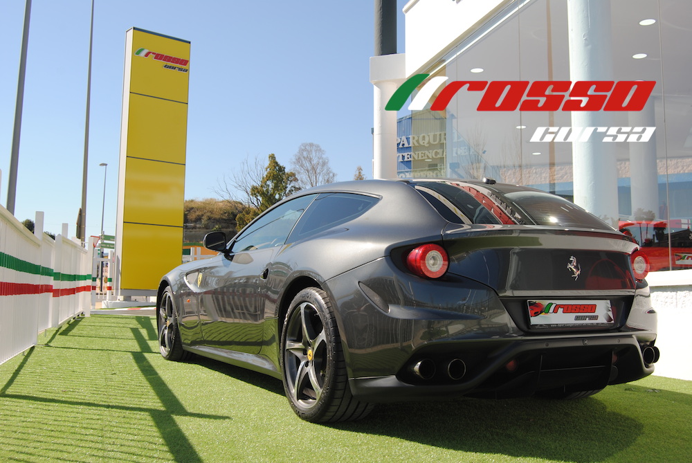 Rosso Corsa - Grigio Silverstone Ferrari FF
