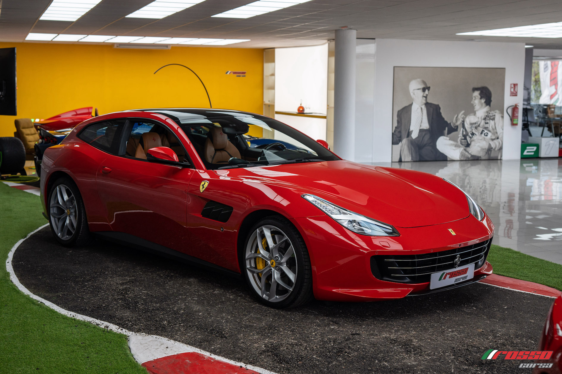 Ultimate Supercar Ferrari GTC4 Lusso T - Rosso Corsa