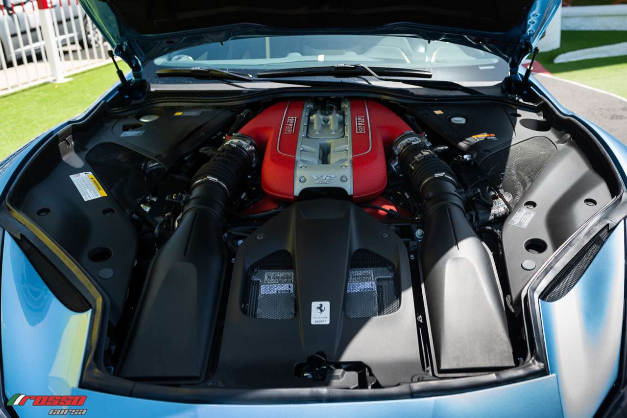 Ferrari 812 Superfast - Rosso Corsa