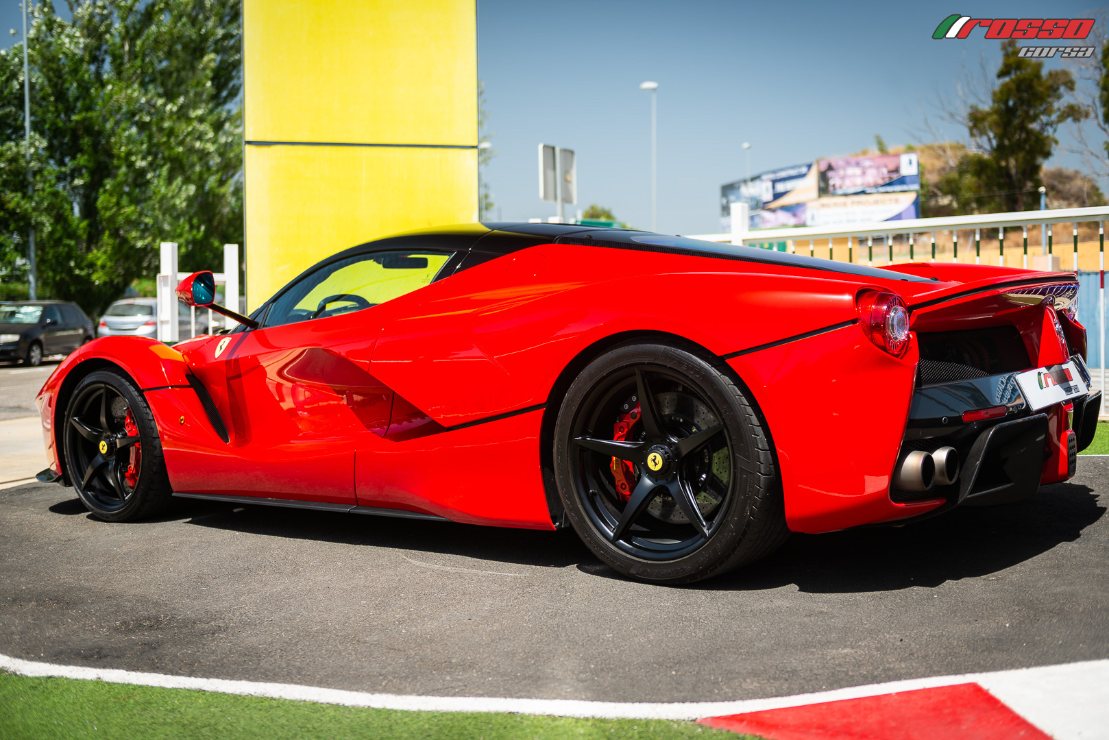 Rosso Corsa - Ferrari Laferrari