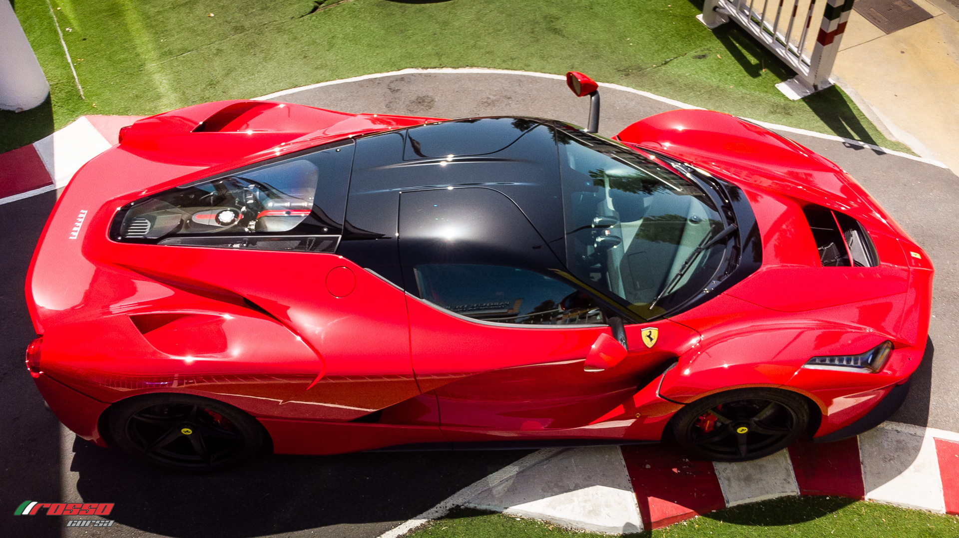 Rosso Corsa - Ferrari Laferrari