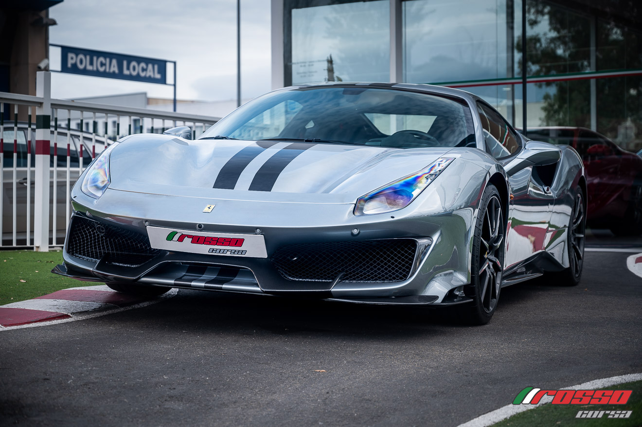 Rosso Corsa - Grigio Titanio Ferrari 488 Pista