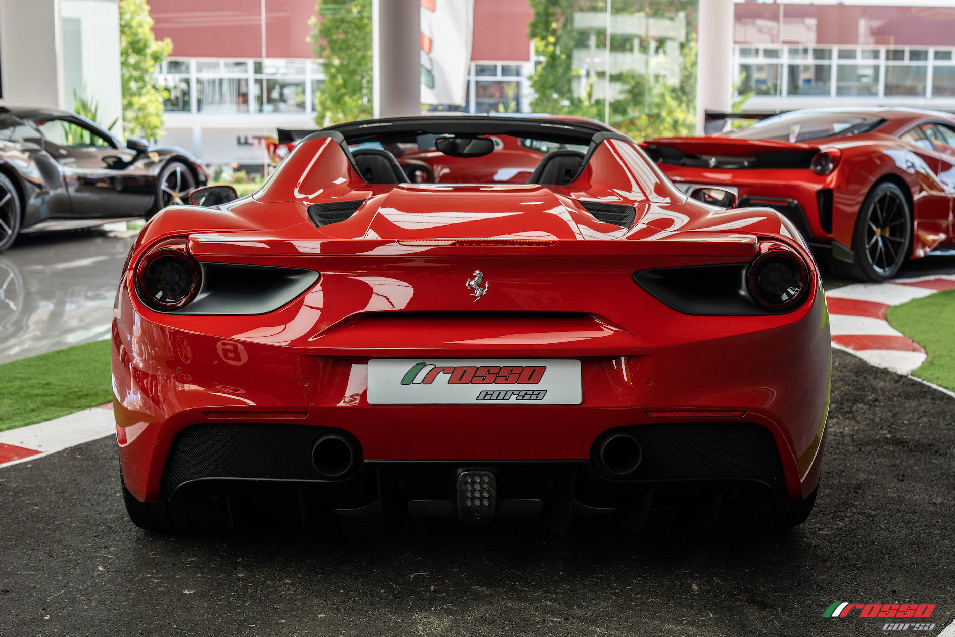 Debe tener rojo Ferrari 488 Spider en venta