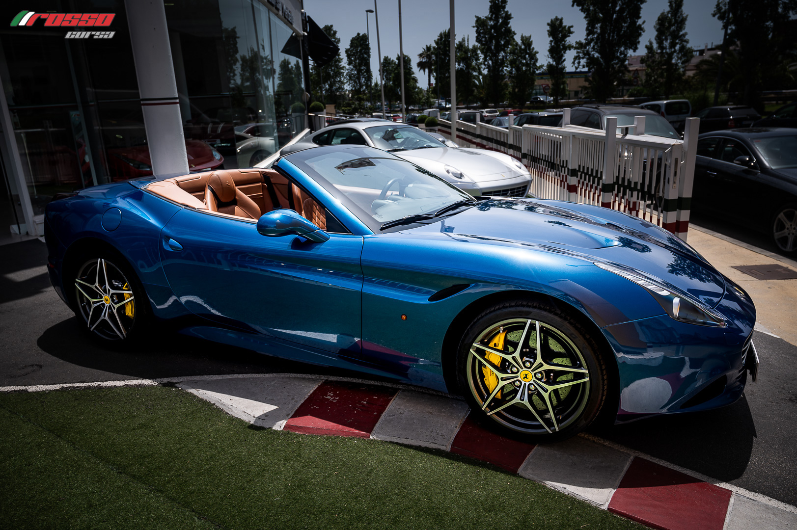Rosso Corsa - Blu California Ferrari California T