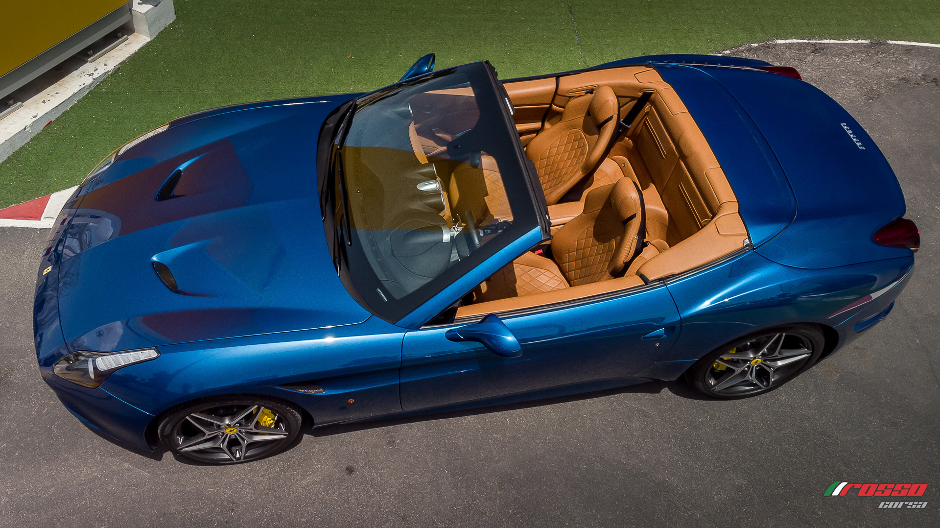 Rosso Corsa - Blu California Ferrari California T