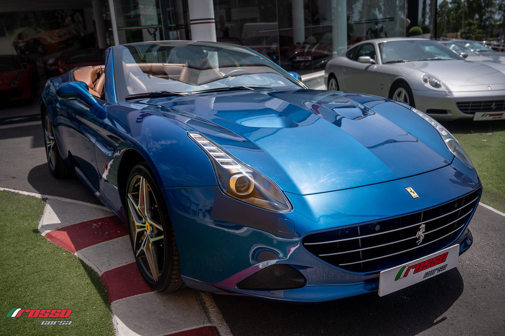 Rosso Corsa - Blu California Ferrari California T