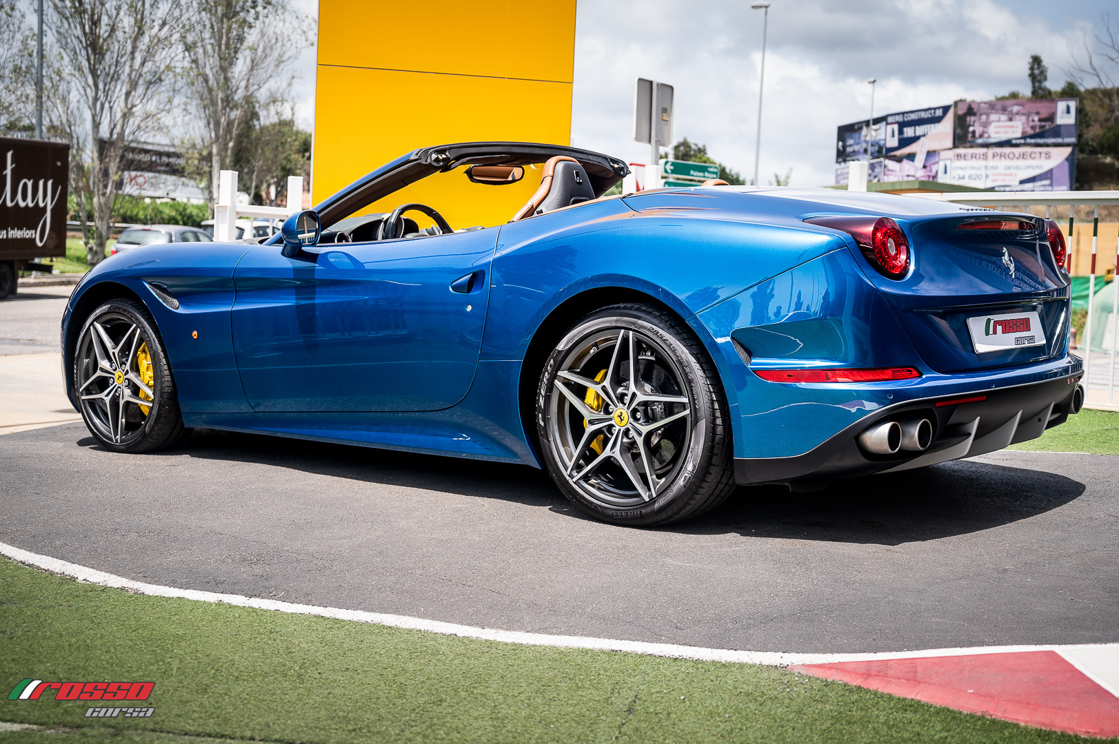 Rosso Corsa - Blu California Ferrari California T