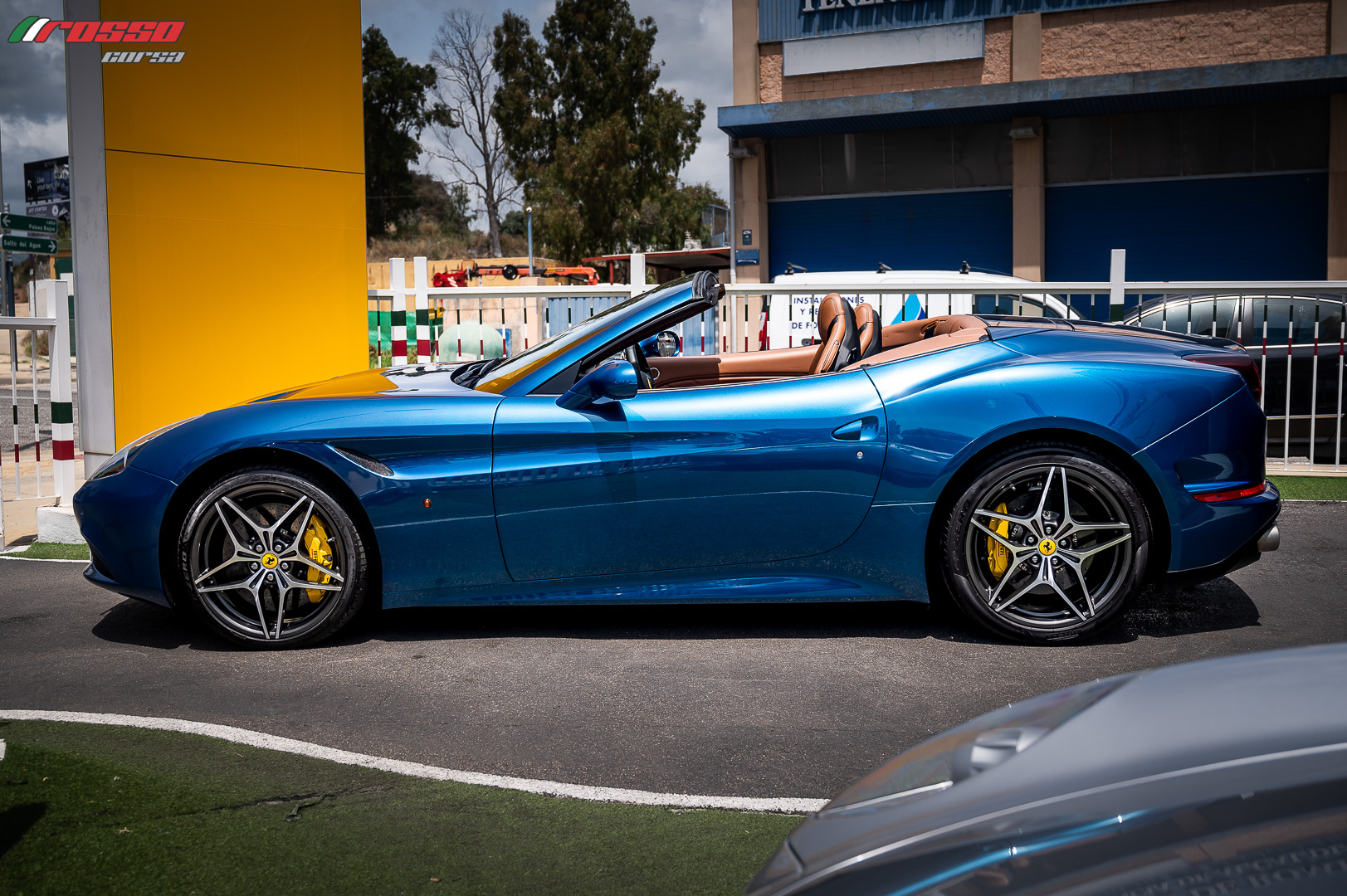 Rosso Corsa - Blu California Ferrari California T