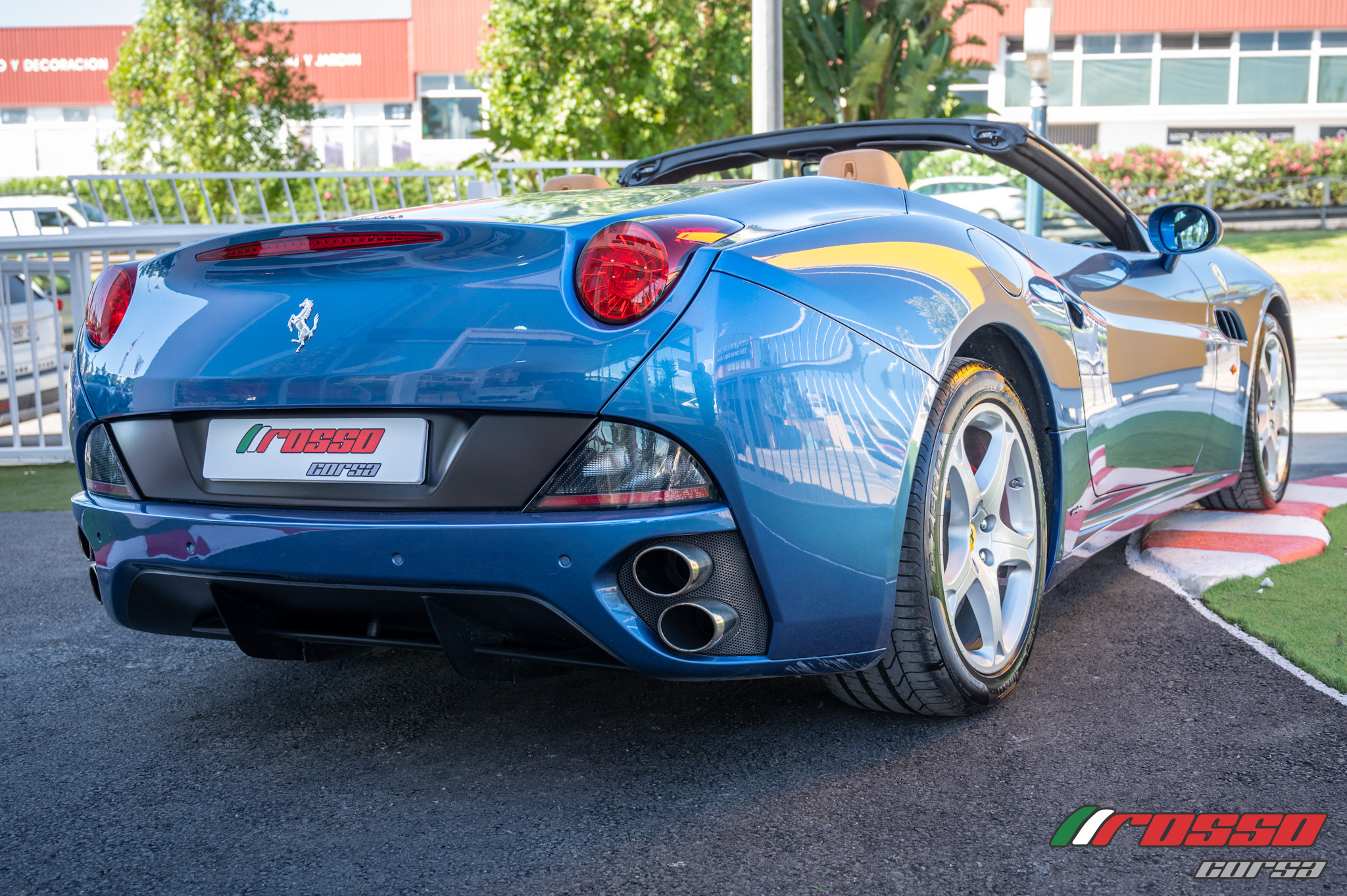 Rosso Corsa - Ferrari California Blue