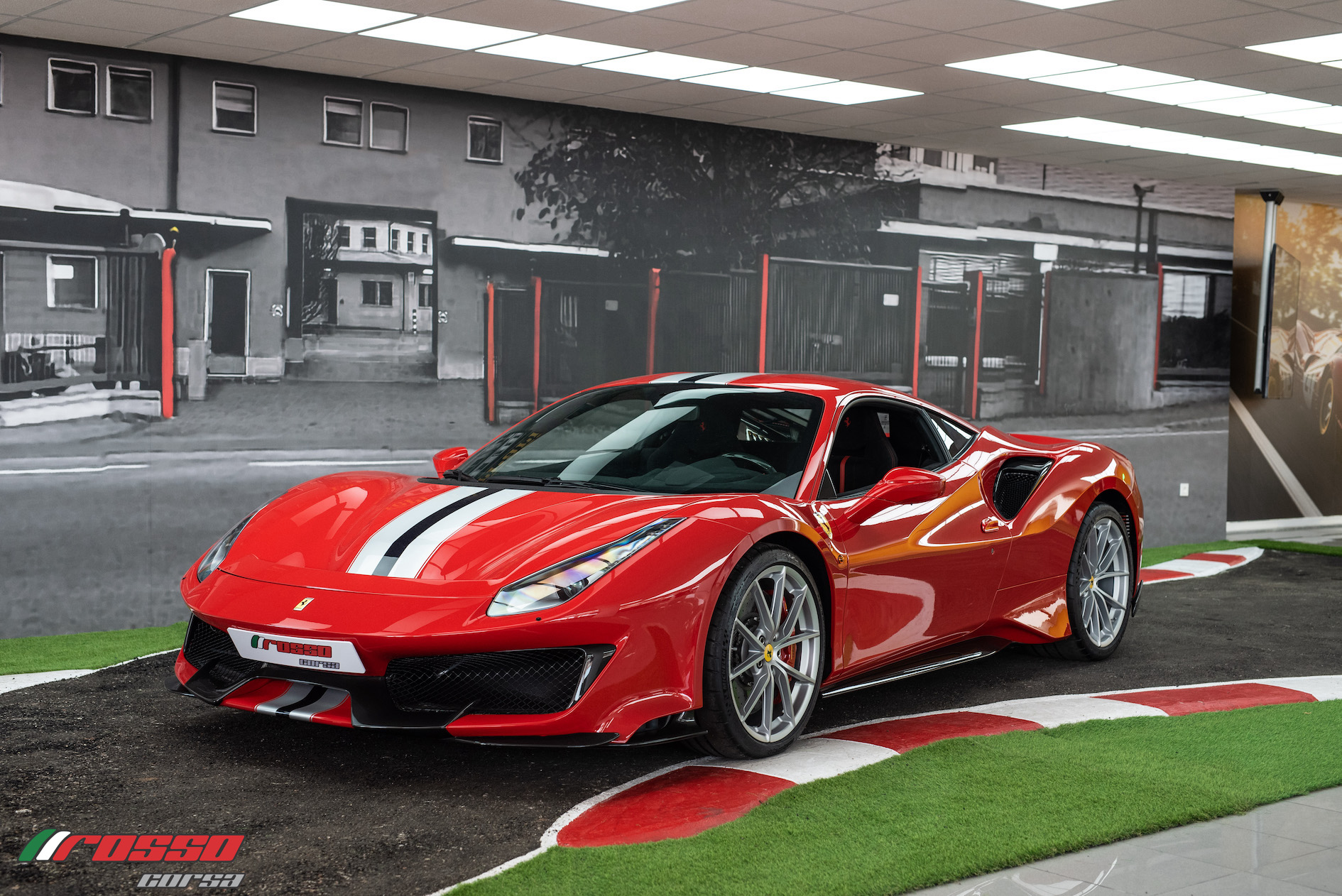 Interior en Alcántara negro Ferrari 488 Pista - Rosso Corsa