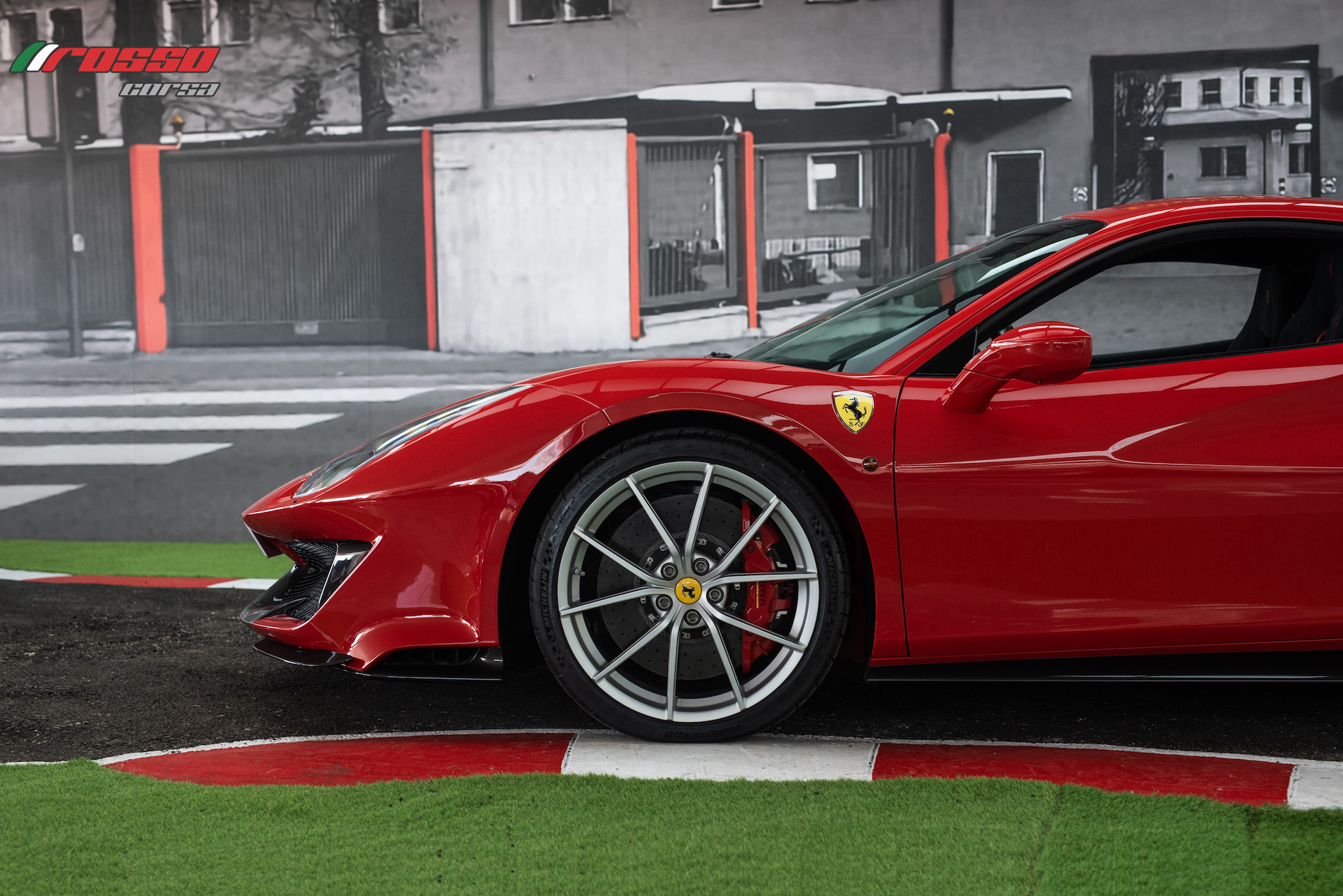 Interior en Alcántara negro Ferrari 488 Pista - Rosso Corsa