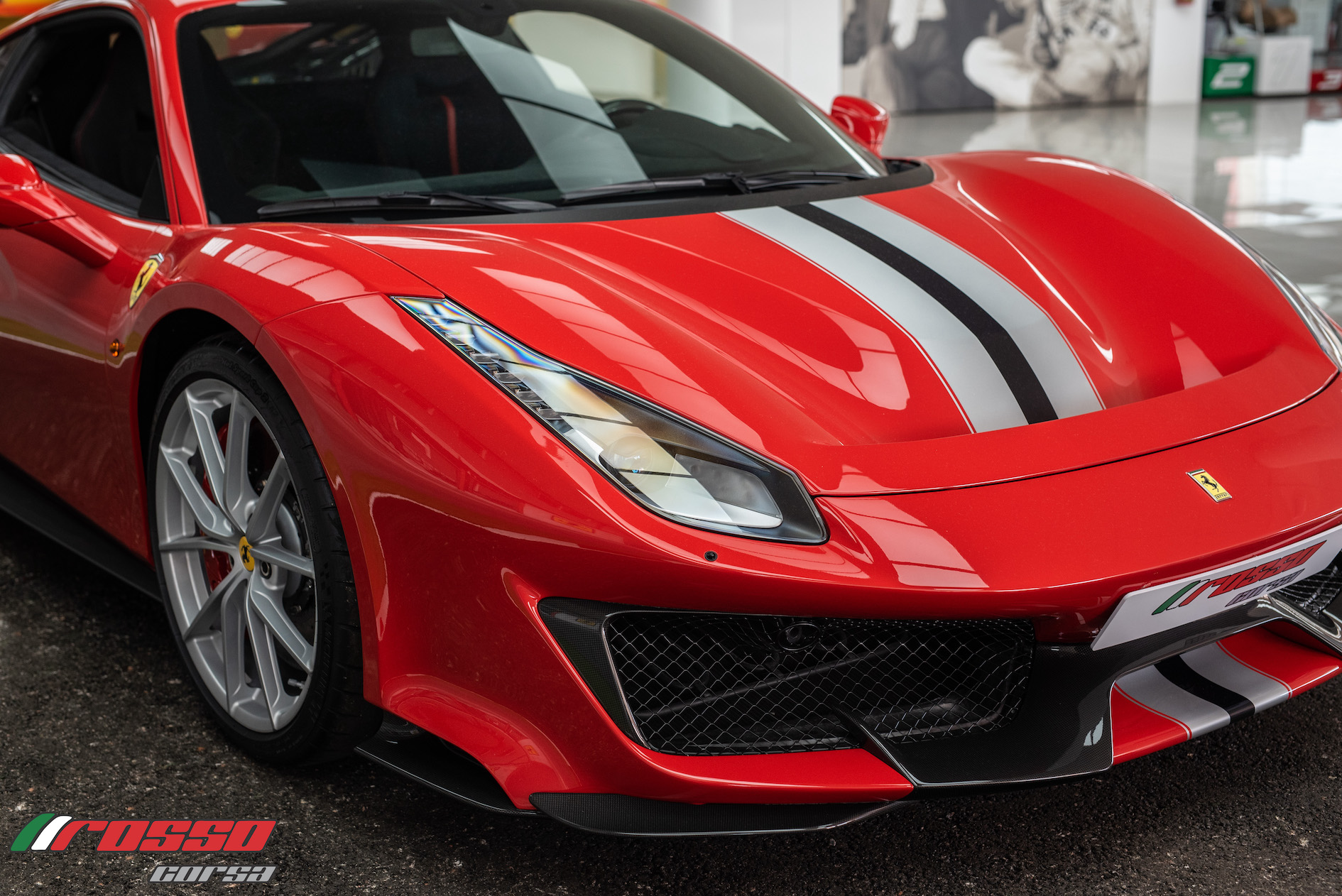 Interior en Alcántara negro Ferrari 488 Pista - Rosso Corsa