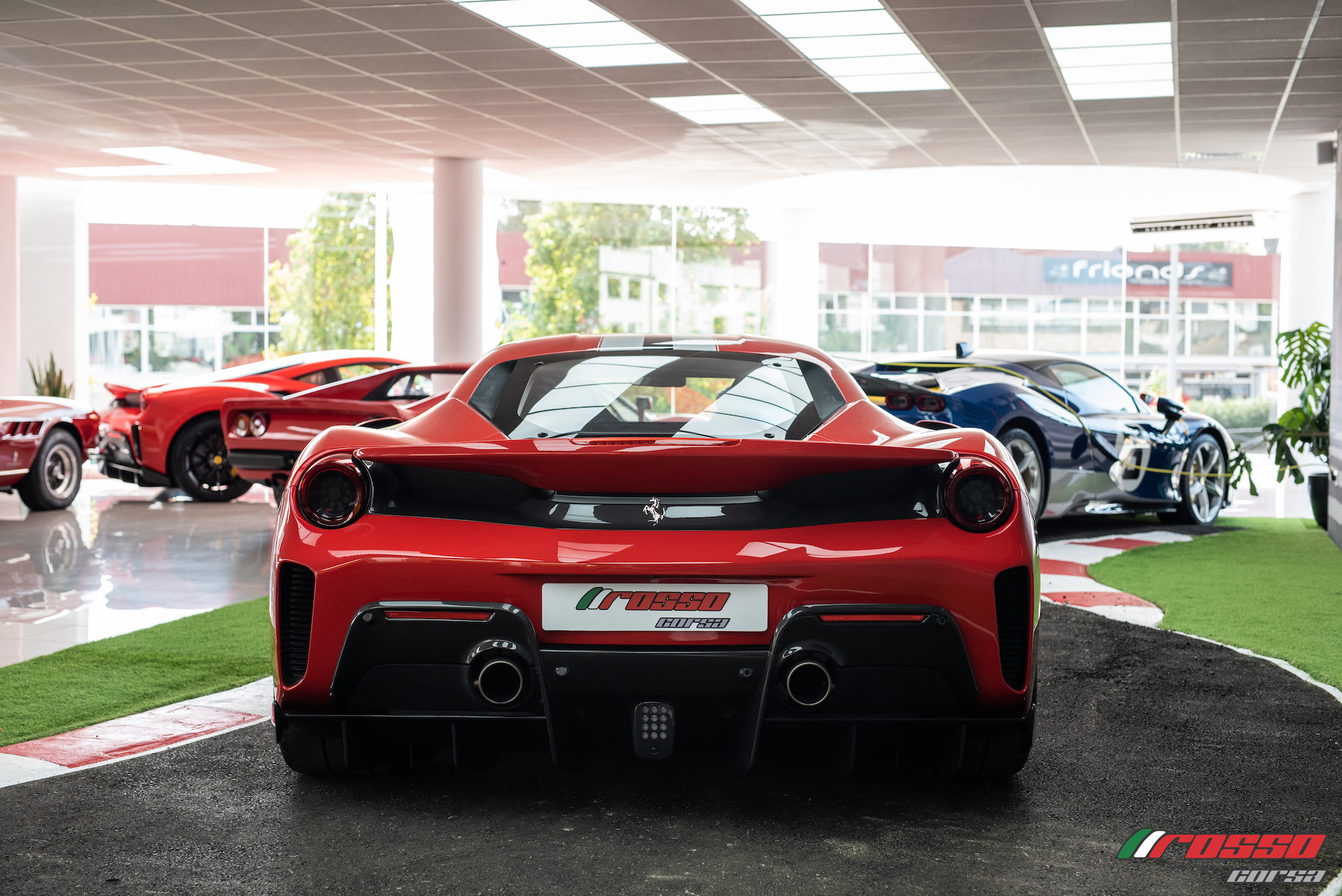 Interior en Alcántara negro Ferrari 488 Pista - Rosso Corsa
