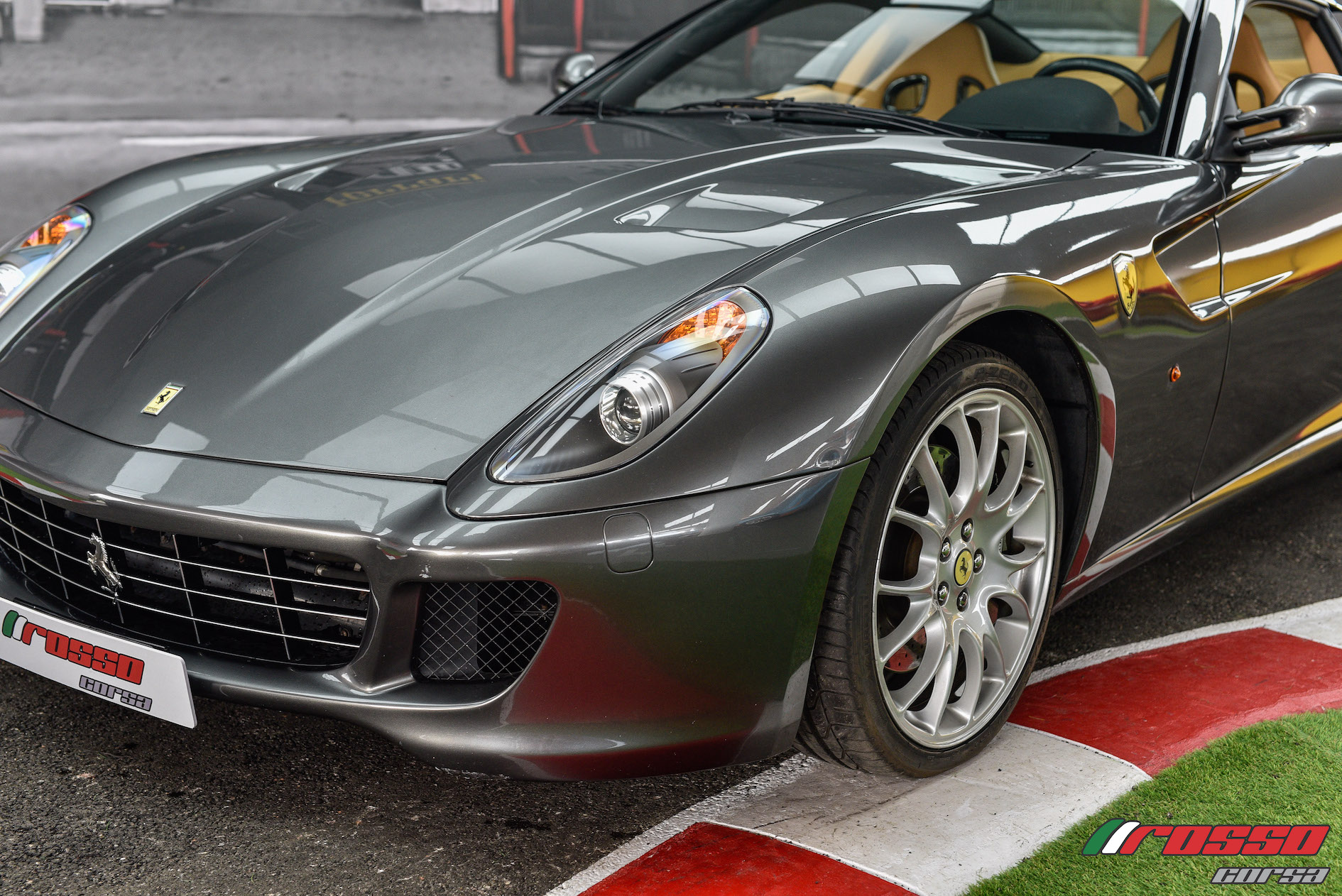 Rosso Corsa - Grigio Ferrari 599 GTB