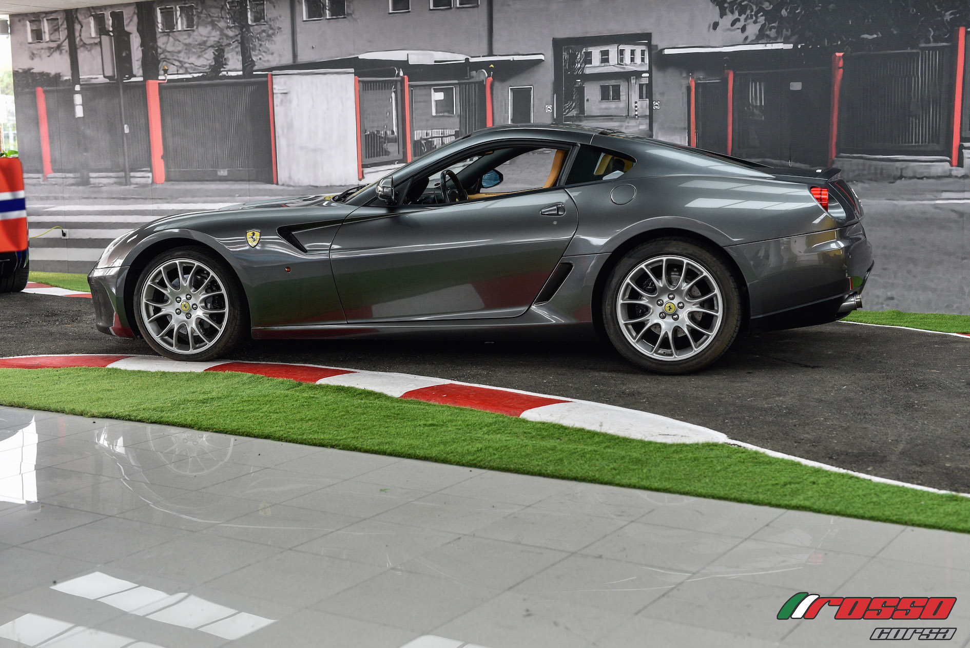 Rosso Corsa - Grigio Ferrari 599 GTB