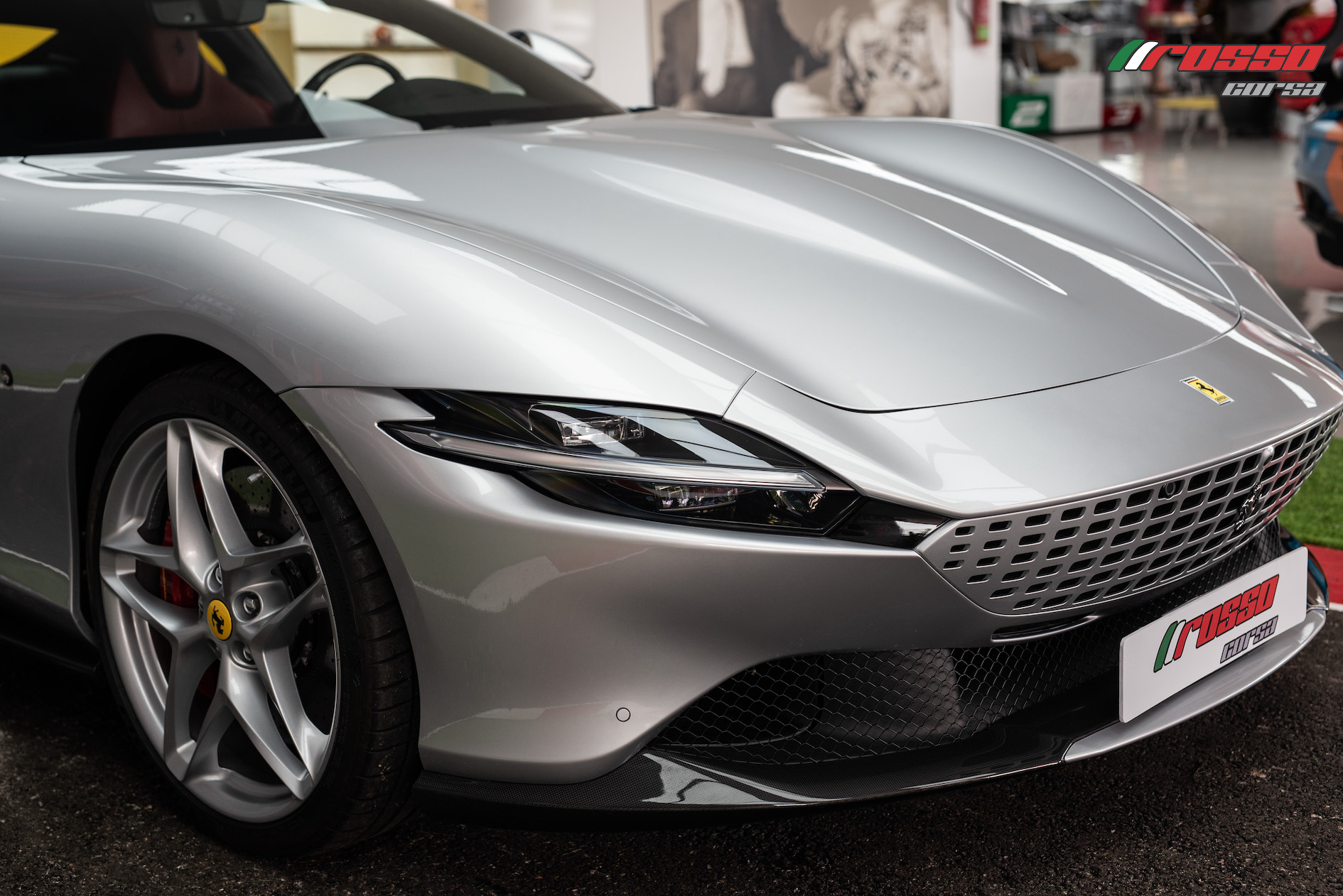 Increíble Ferrari Roma color Argento ya a la venta