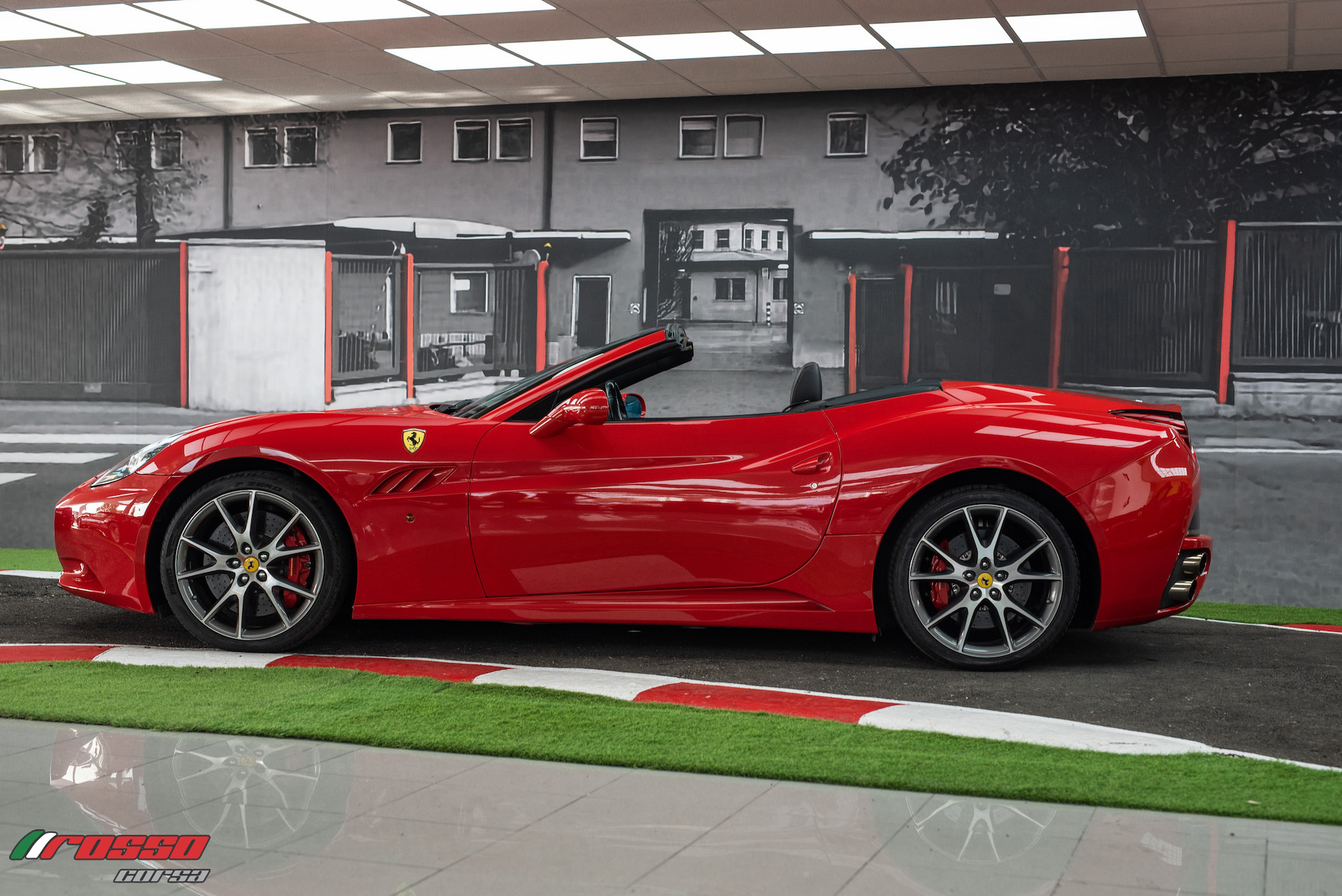 Unique Rosso Corsa Ferrari California - Rosso Corsa