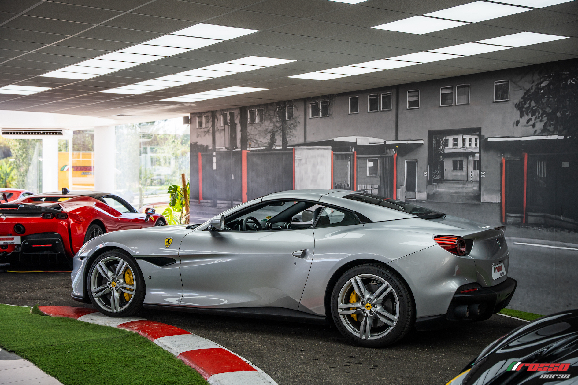 Ferrari Portofino Argento Nurburgring - Rosso Corsa