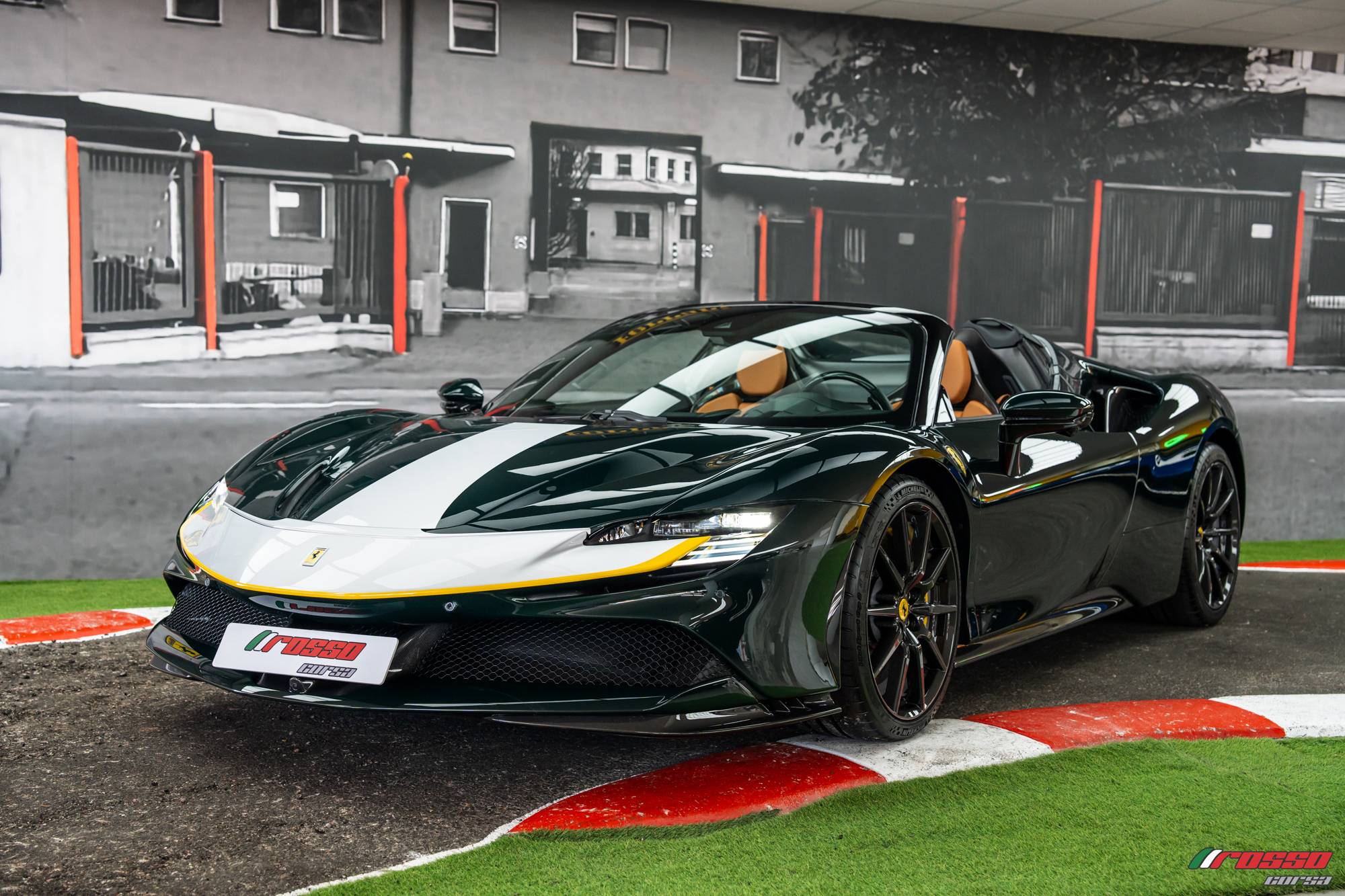 Verde British Racing 611 Ferrari SF90 Spider - Rosso Corsa