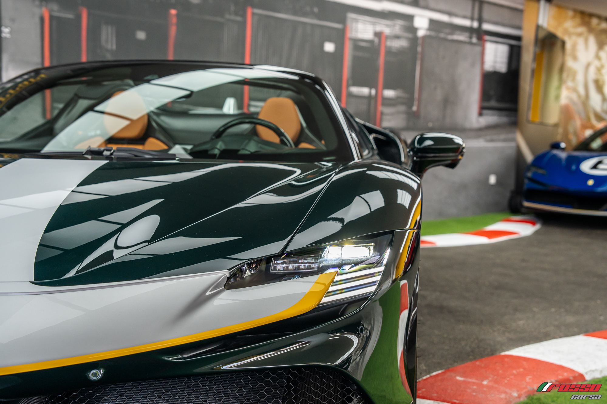 Verde British Racing 611 Ferrari SF90 Spider - Rosso Corsa
