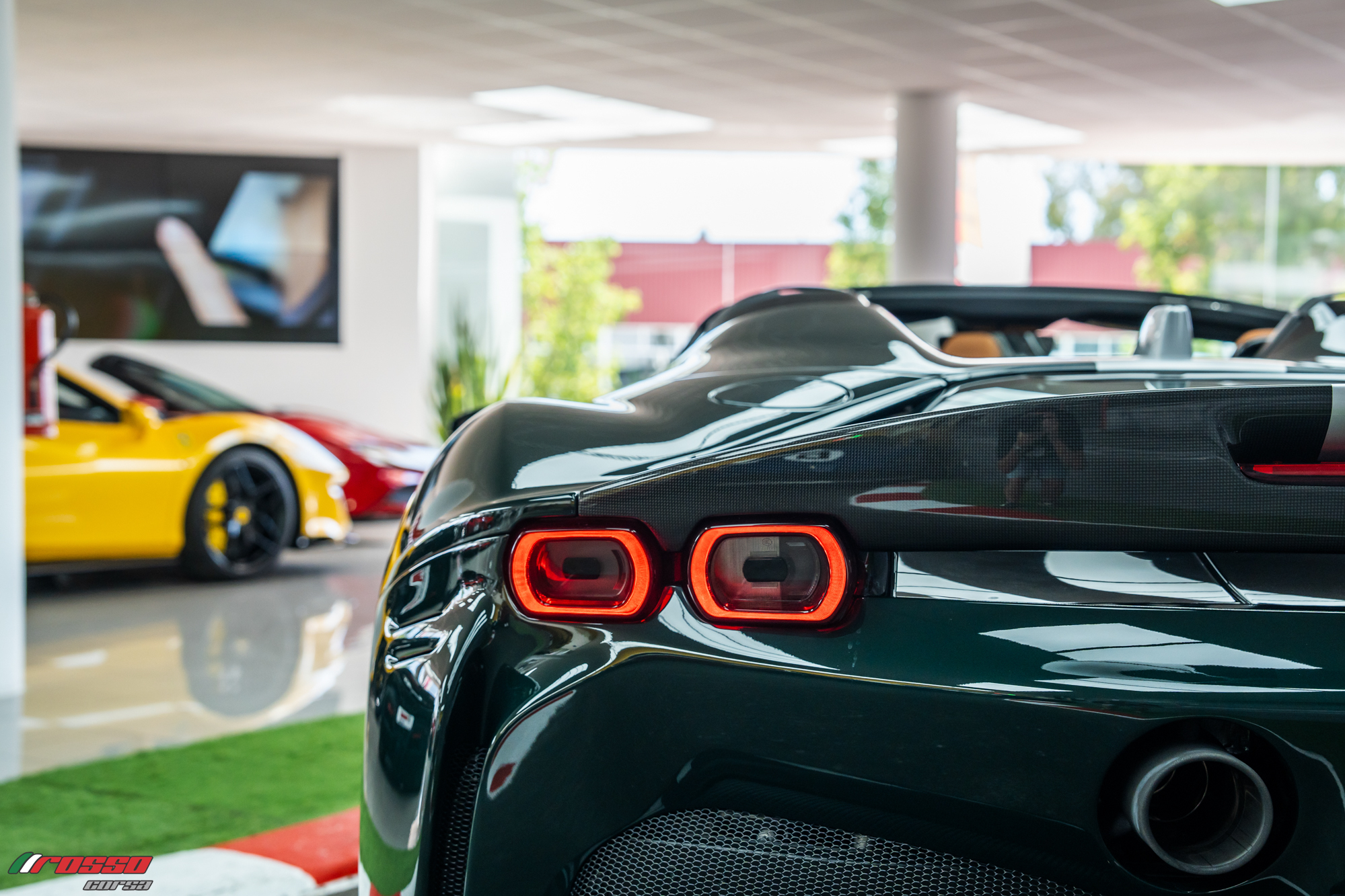 Verde British Racing 611 Ferrari SF90 Spider - Rosso Corsa