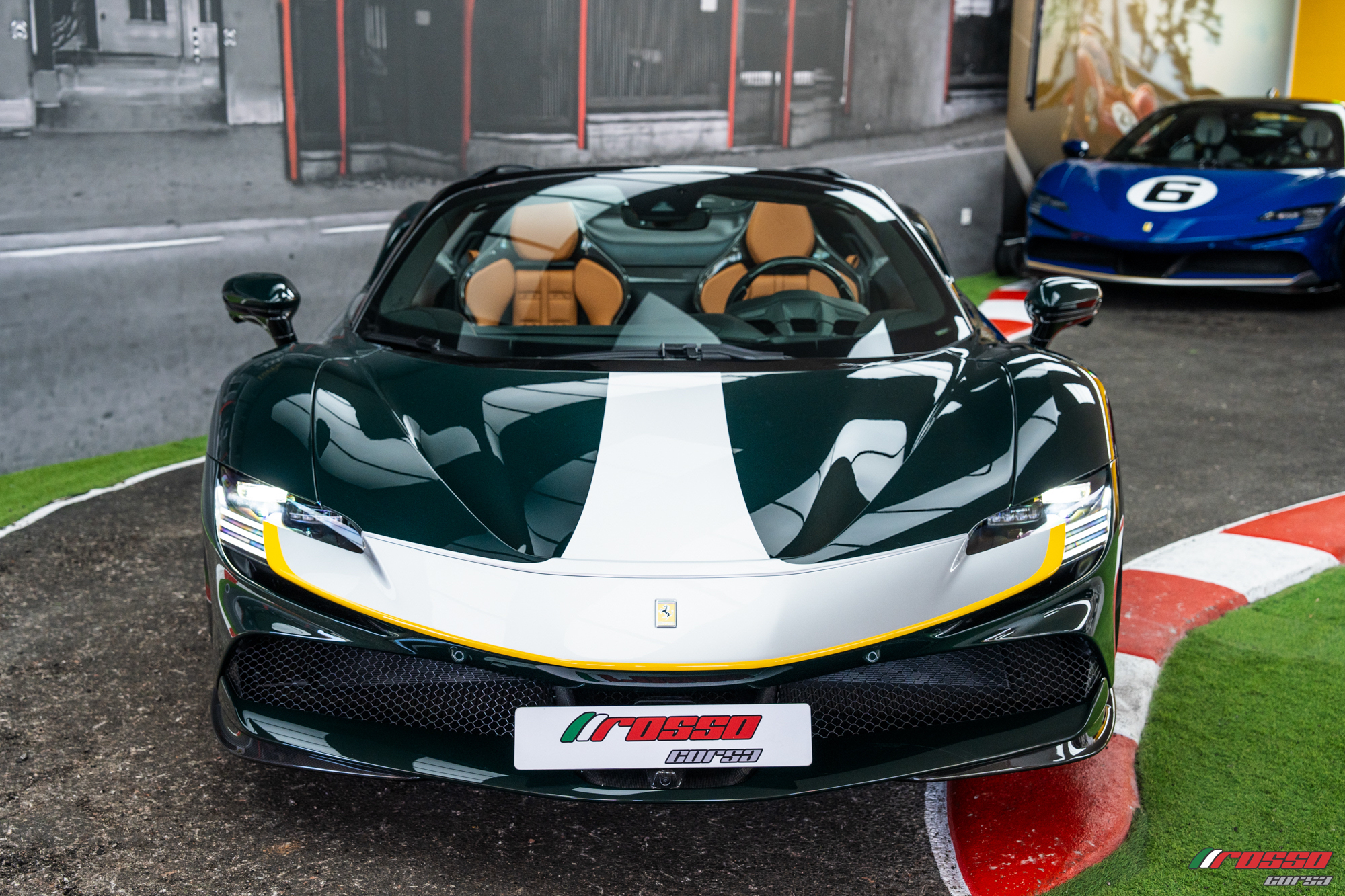 Verde British Racing 611 Ferrari SF90 Spider - Rosso Corsa