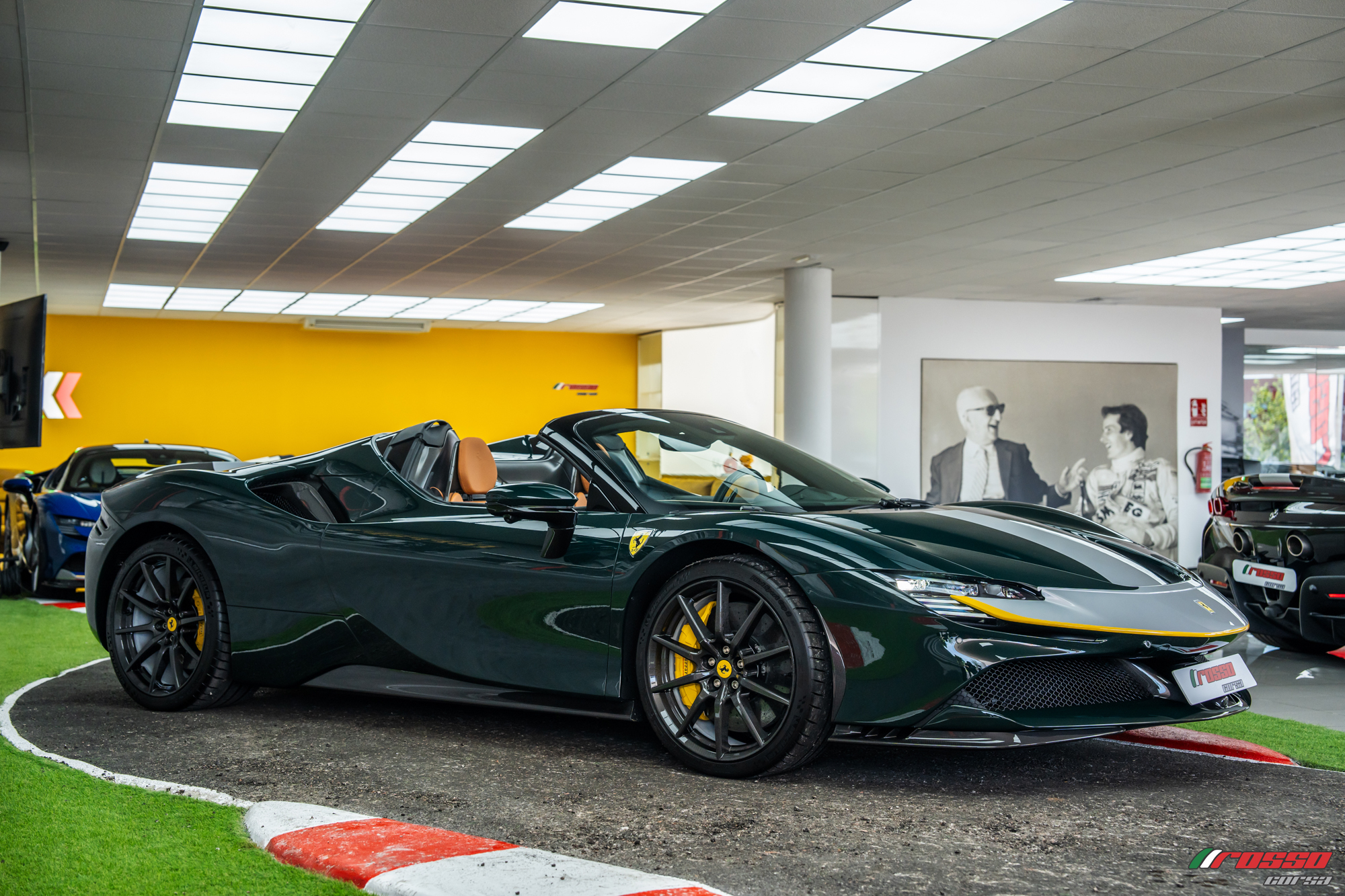 Verde British Racing 611 Ferrari SF90 Spider - Rosso Corsa