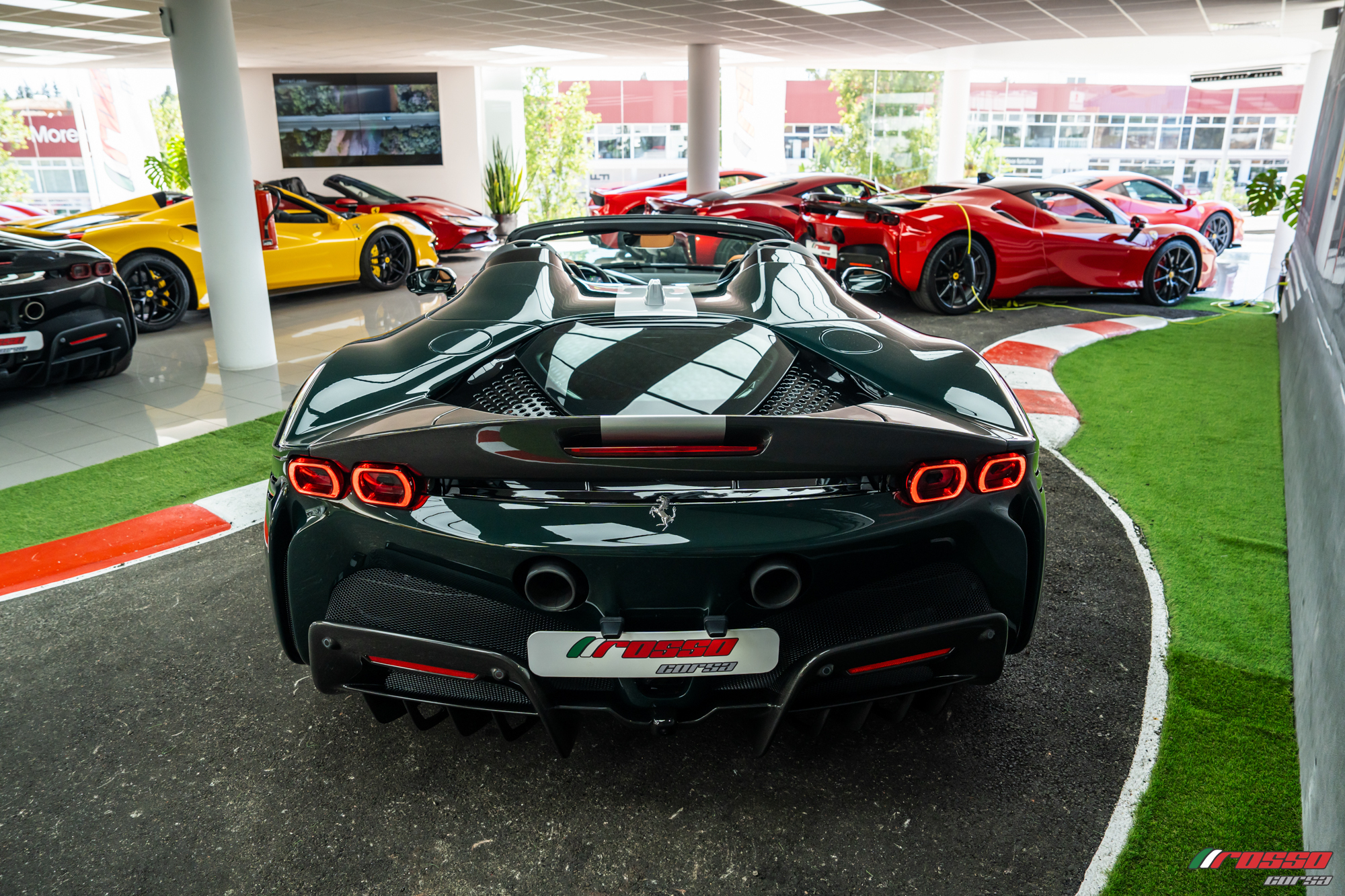 Verde British Racing 611 Ferrari SF90 Spider - Rosso Corsa