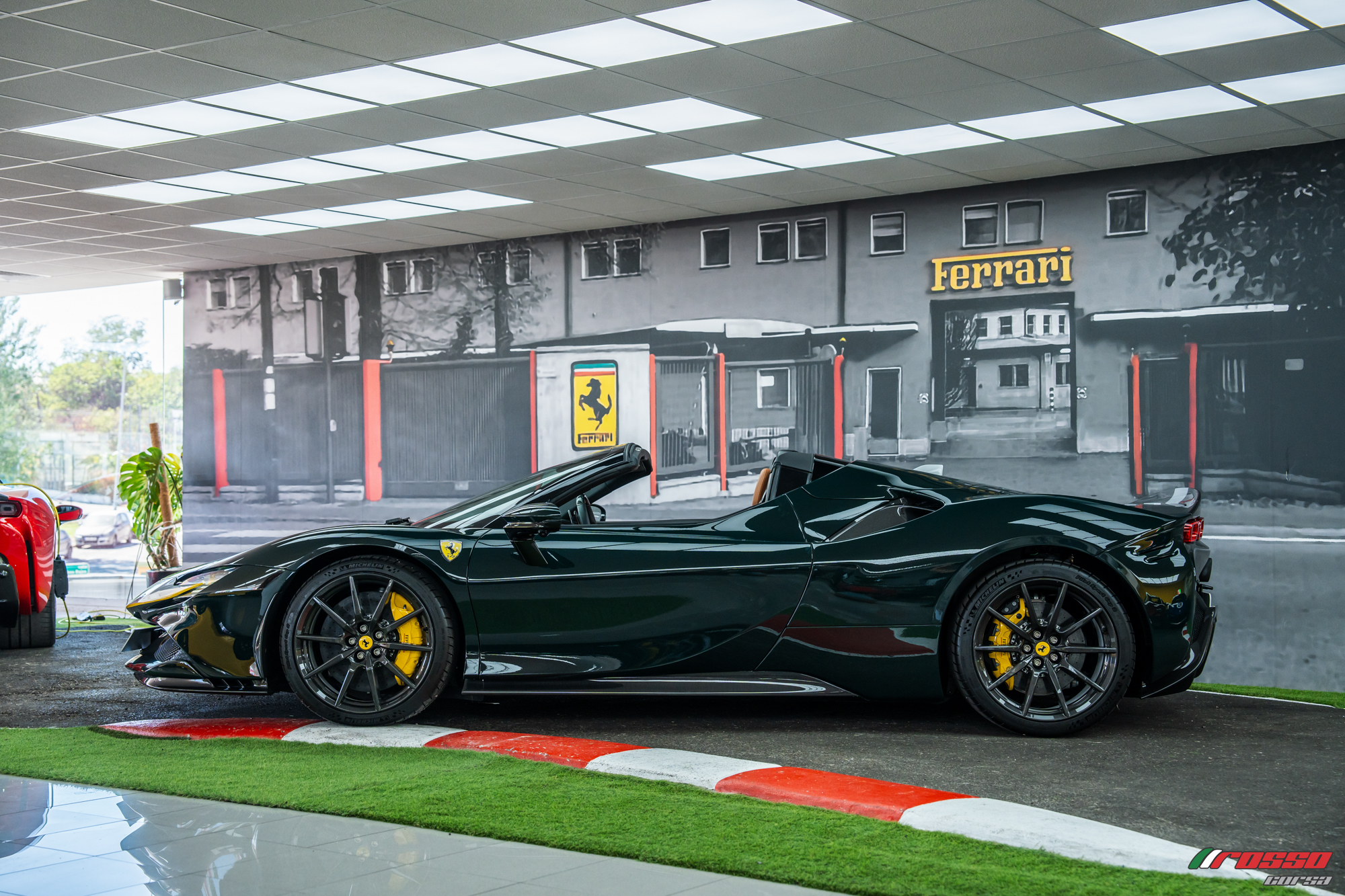 Verde British Racing 611 Ferrari SF90 Spider - Rosso Corsa