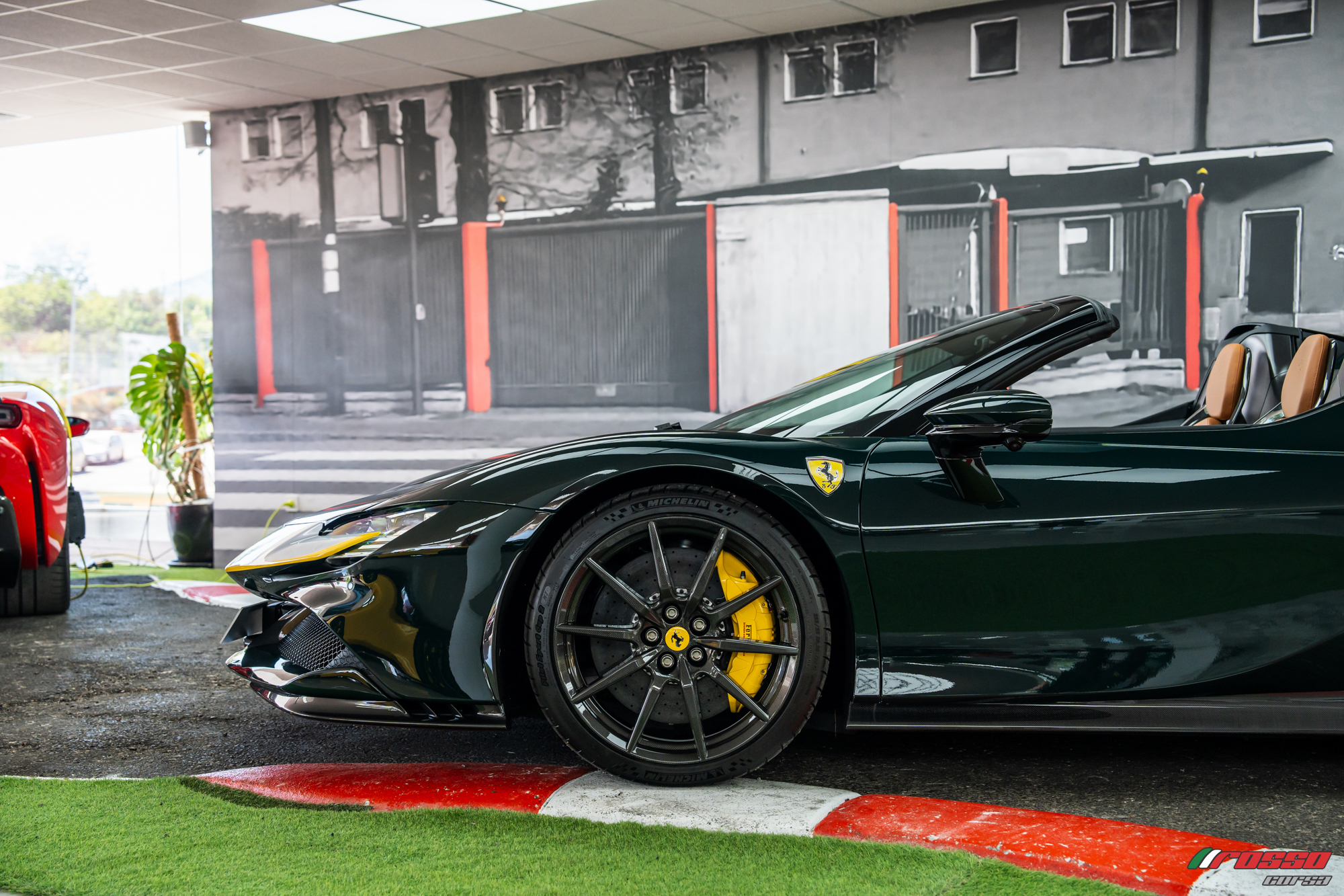 Verde British Racing 611 Ferrari SF90 Spider - Rosso Corsa