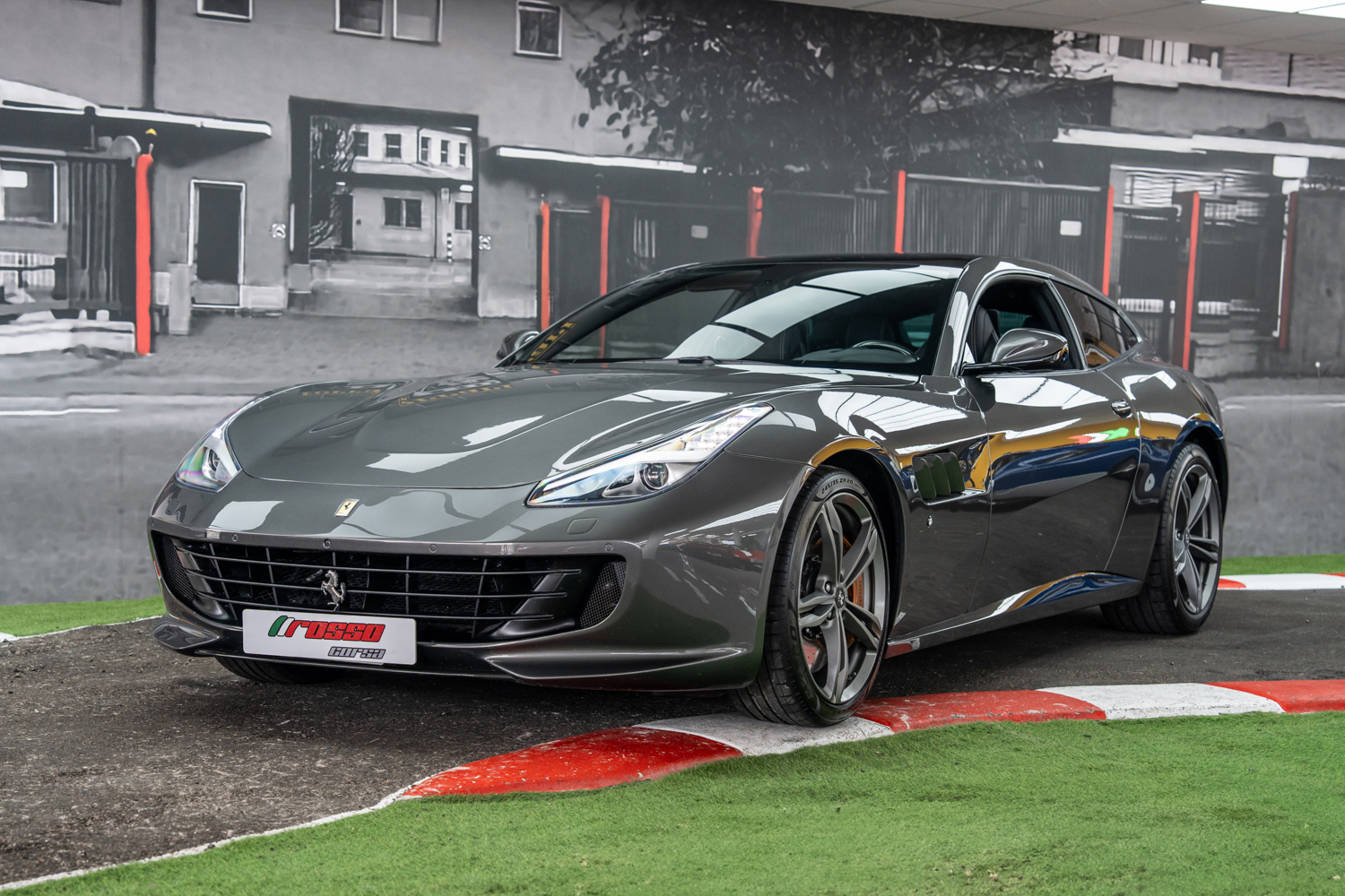 Ferrari GTC4 Lusso - Rosso Corsa