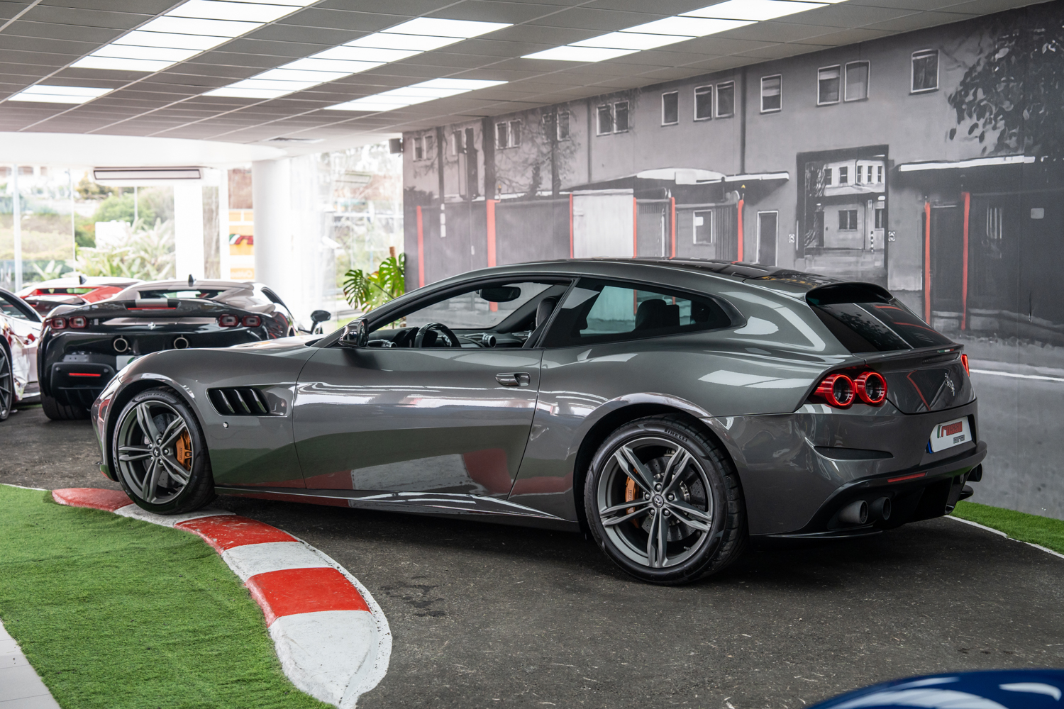 Ferrari GTC4 Lusso - Rosso Corsa